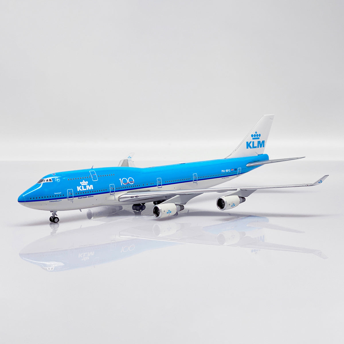 JC Wings X Aviationtag KLM Boeing 747-400 PH-BFG 1:400 Aircraft Model Set